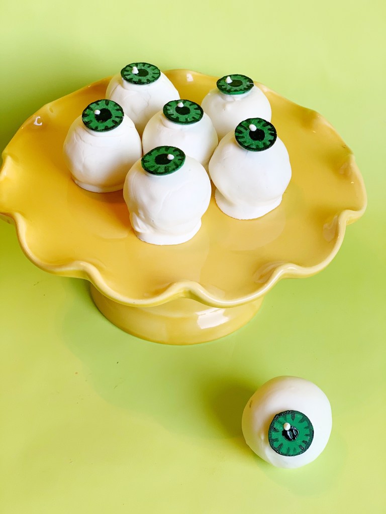 DIY Eyeball Cake Balls – Auburn Artisan