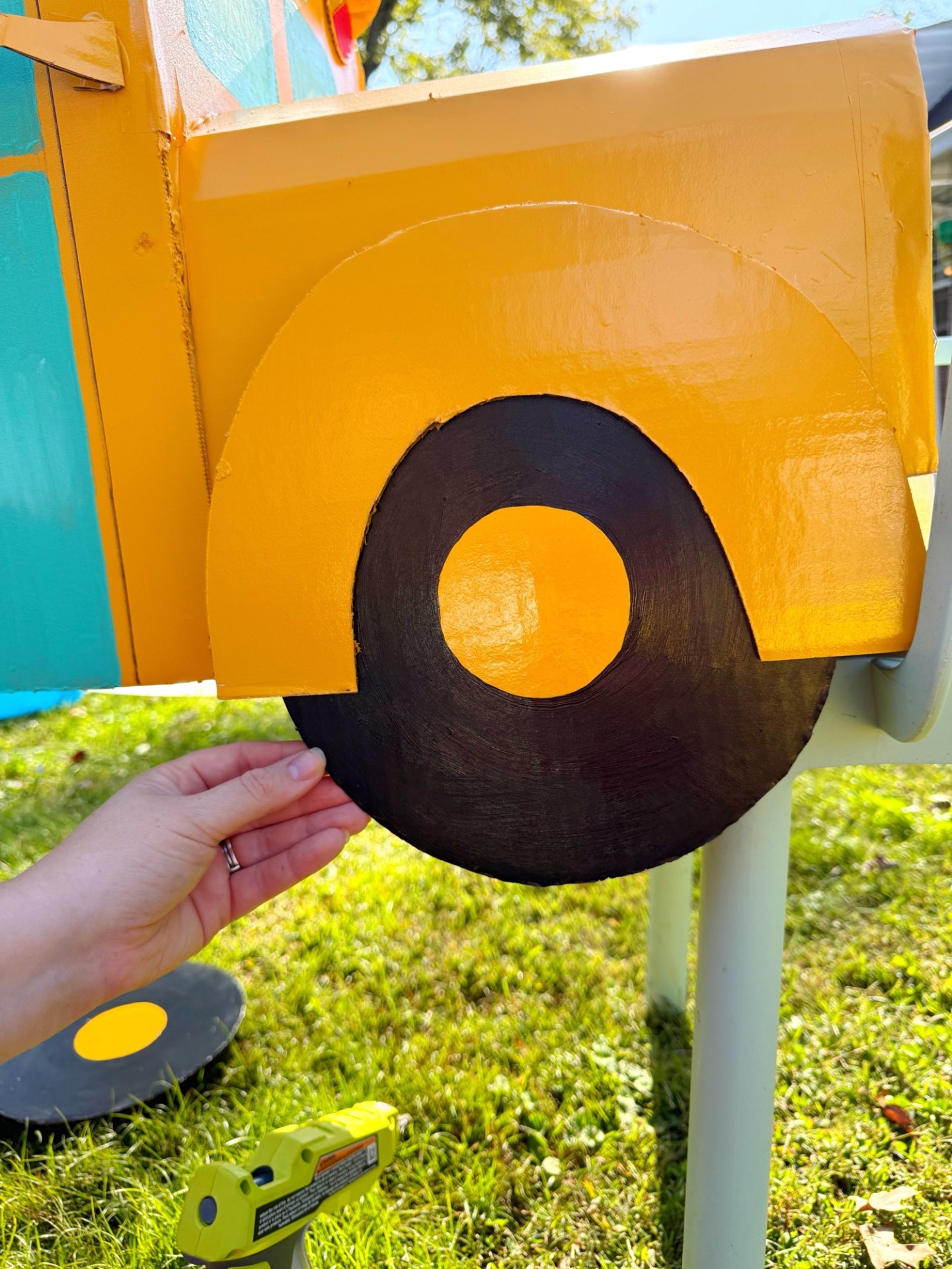 DIY Ms. Frizzle + Magic School Bus Costume – Auburn Artisan